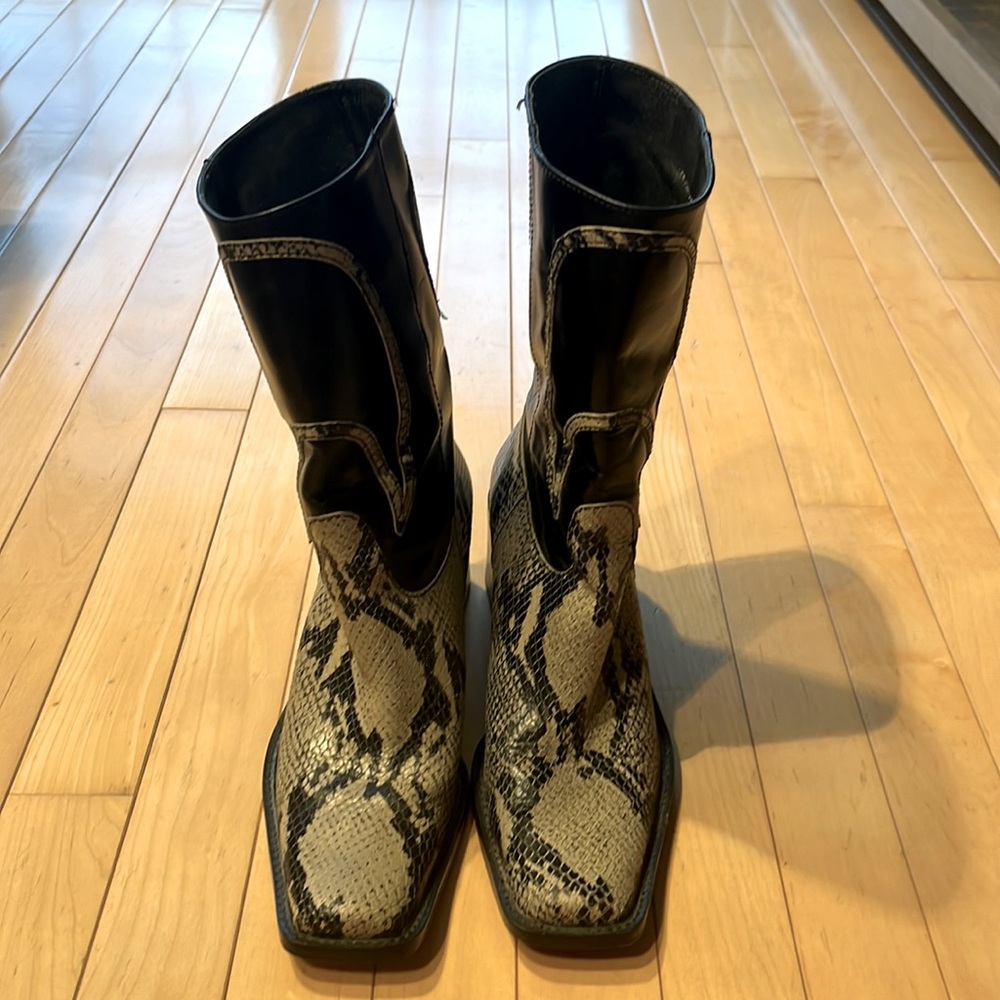 Snake Skin Boots - Gem